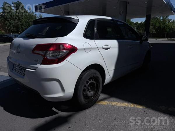 White Citroen C4 2014 in Riga, with an engine capacity of 1.60 L and mileage of 274 thousand km for 3595 €, photo 4 on AUTOMOTO.COM.LV