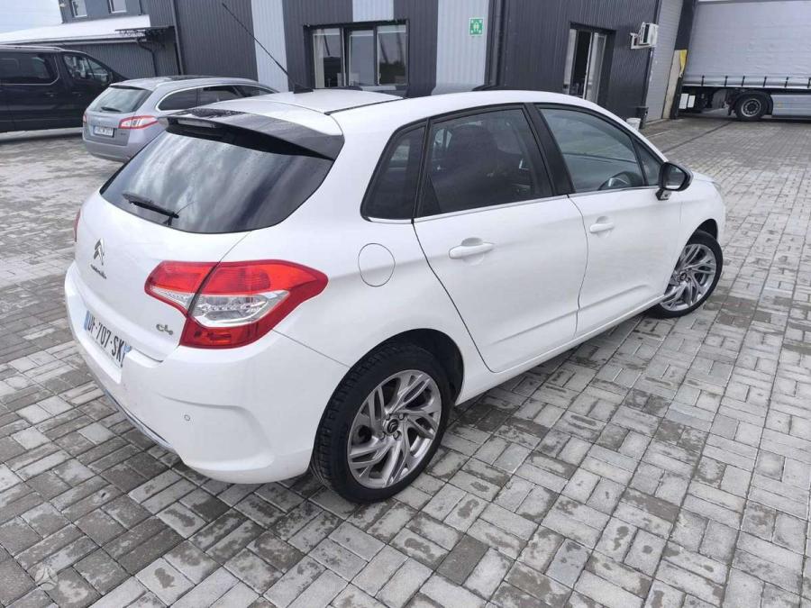 White Citroen C4 2014 in Taurage, with an engine capacity of 1.20 L and mileage of 122 thousand km for 3700 €, photo 5 on AUTOMOTO.COM.LV