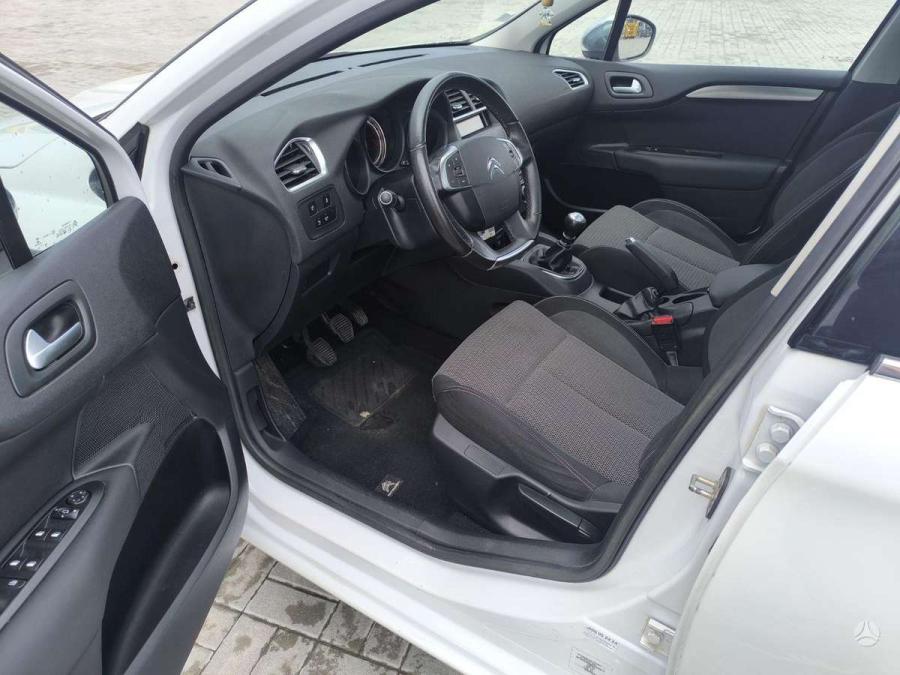 White Citroen C4 2014 in Taurage, with an engine capacity of 1.20 L and mileage of 122 thousand km for 3700 €, photo 11 on AUTOMOTO.COM.LV
