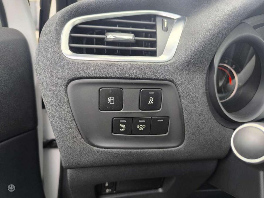 White Citroen C4 2014 in Taurage, with an engine capacity of 1.20 L and mileage of 122 thousand km for 3700 €, photo 13 on AUTOMOTO.COM.LV