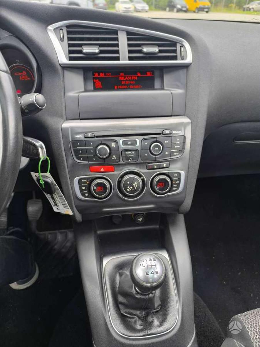 White Citroen C4 2014 in Taurage, with an engine capacity of 1.20 L and mileage of 122 thousand km for 3700 €, photo 14 on AUTOMOTO.COM.LV