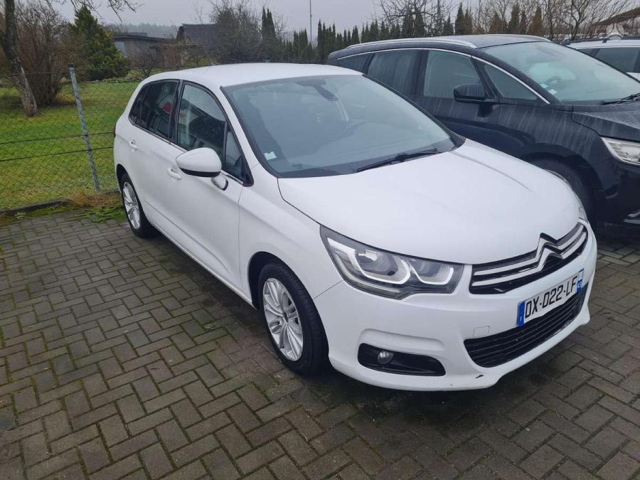 White Citroen C4 2015 in Taurage, with an engine capacity of 1.56 L and mileage of 216 thousand km for 3850 €, photo 1 on AUTOMOTO.COM.LV