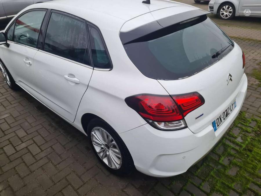 White Citroen C4 2015 in Taurage, with an engine capacity of 1.56 L and mileage of 216 thousand km for 3850 €, photo 5 on AUTOMOTO.COM.LV