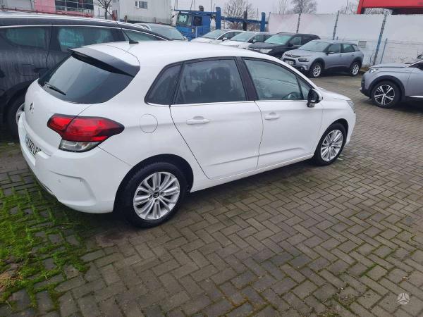 White Citroen C4 2015 in Taurage, with an engine capacity of 1.56 L and mileage of 216 thousand km for 3850 €, photo 7 on AUTOMOTO.COM.LV