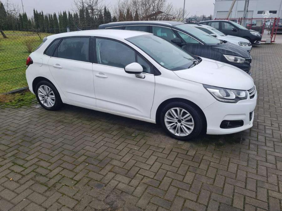 White Citroen C4 2015 in Taurage, with an engine capacity of 1.56 L and mileage of 216 thousand km for 3850 €, photo 8 on AUTOMOTO.COM.LV