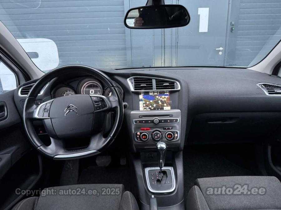 Balts Citroen C4 2015 Tallina, ar dzinēja tilpumu 1.20 L un nobraukumu 172 tūkst. km par 4995 €, foto 9 vietnē AUTOMOTO.COM.LV