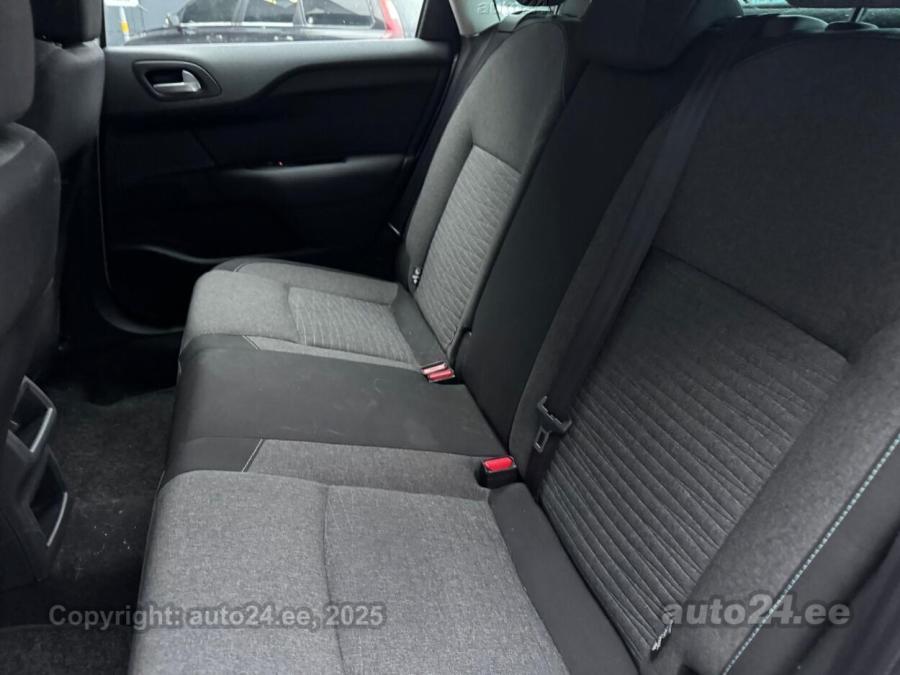 Balts Citroen C4 2015 Tallina, ar dzinēja tilpumu 1.20 L un nobraukumu 172 tūkst. km par 4995 €, foto 11 vietnē AUTOMOTO.COM.LV