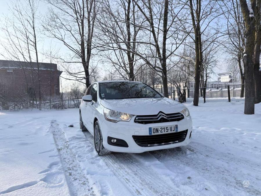 White Citroen C4 2015 in Siauliai, with an engine capacity of 1.20 L and mileage of 106 thousand km for 3900 €, photo 1 on AUTOMOTO.COM.LV