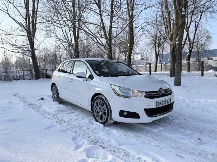 White Citroen C4 2015 in Siauliai, with an engine capacity of 1.20 L and mileage of 106 thousand km for 3900 €, photo 2 on AUTOMOTO.COM.LV