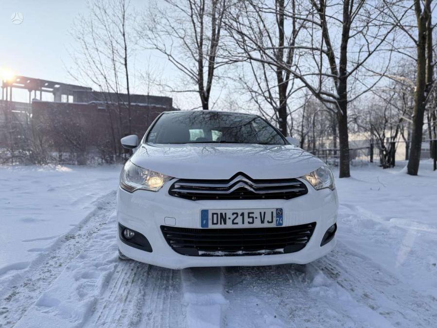 White Citroen C4 2015 in Siauliai, with an engine capacity of 1.20 L and mileage of 106 thousand km for 3900 €, photo 3 on AUTOMOTO.COM.LV