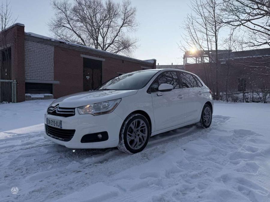 White Citroen C4 2015 in Siauliai, with an engine capacity of 1.20 L and mileage of 106 thousand km for 3900 €, photo 5 on AUTOMOTO.COM.LV