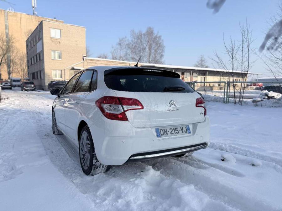 White Citroen C4 2015 in Siauliai, with an engine capacity of 1.20 L and mileage of 106 thousand km for 3900 €, photo 10 on AUTOMOTO.COM.LV