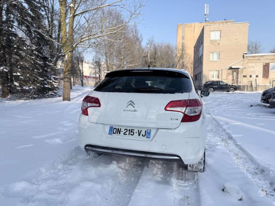 White Citroen C4 2015 in Siauliai, with an engine capacity of 1.20 L and mileage of 106 thousand km for 3900 €, photo 11 on AUTOMOTO.COM.LV