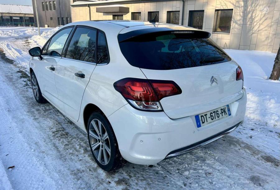 White Citroen C4 2015 in Taurage, with an engine capacity of 1.20 L and mileage of 150 thousand km for 5400 €, photo 2 on AUTOMOTO.COM.LV