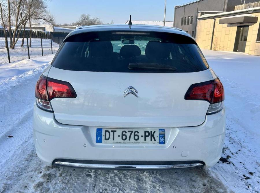 White Citroen C4 2015 in Taurage, with an engine capacity of 1.20 L and mileage of 150 thousand km for 5400 €, photo 3 on AUTOMOTO.COM.LV