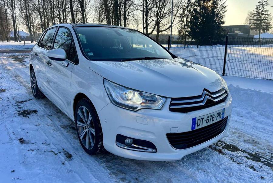 White Citroen C4 2015 in Taurage, with an engine capacity of 1.20 L and mileage of 150 thousand km for 5400 €, photo 5 on AUTOMOTO.COM.LV