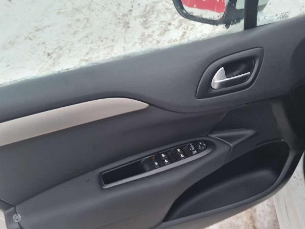 White Citroen C4 2015 in Taurage, with an engine capacity of 1.56 L and mileage of 212 thousand km for 3850 €, photo 11 on AUTOMOTO.COM.LV