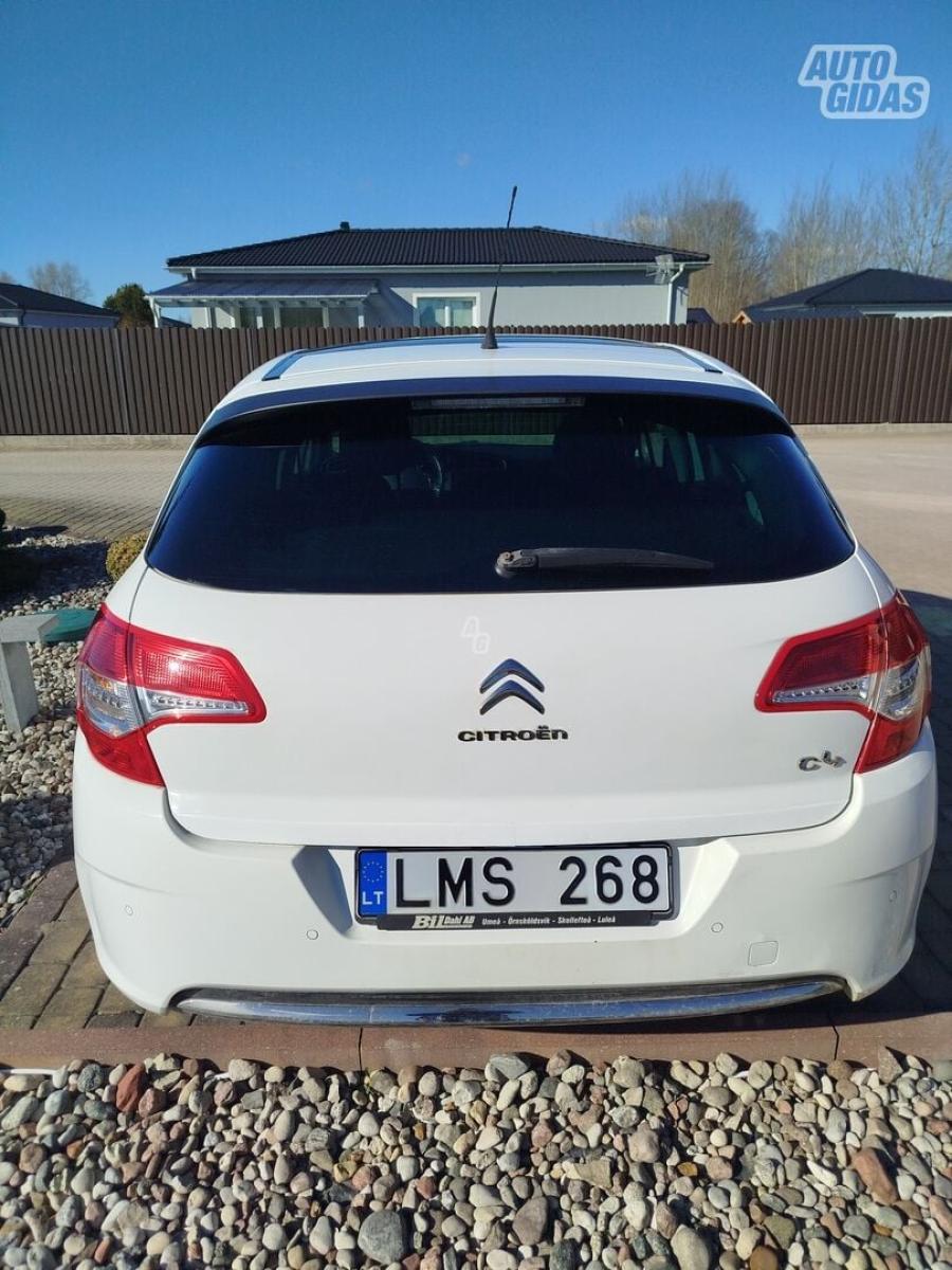 White Citroen C4 2015 in Klaipeda, with an engine capacity of 1.20 L and mileage of 247 thousand km for 2500 €, photo 5 on AUTOMOTO.COM.LV