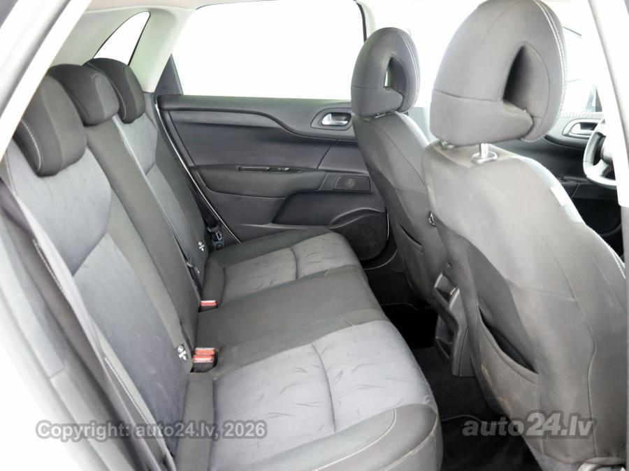 White Citroen C4 2015 in Tallinn, with an engine capacity of 1.60 L and mileage of 369 thousand km for 2199 €, photo 8 on AUTOMOTO.COM.LV