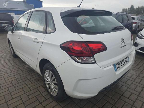 White Citroen C4 2015 in Taurage, with an engine capacity of 1.56 L and mileage of 320 thousand km for 2700 €, photo 3 on AUTOMOTO.COM.LV