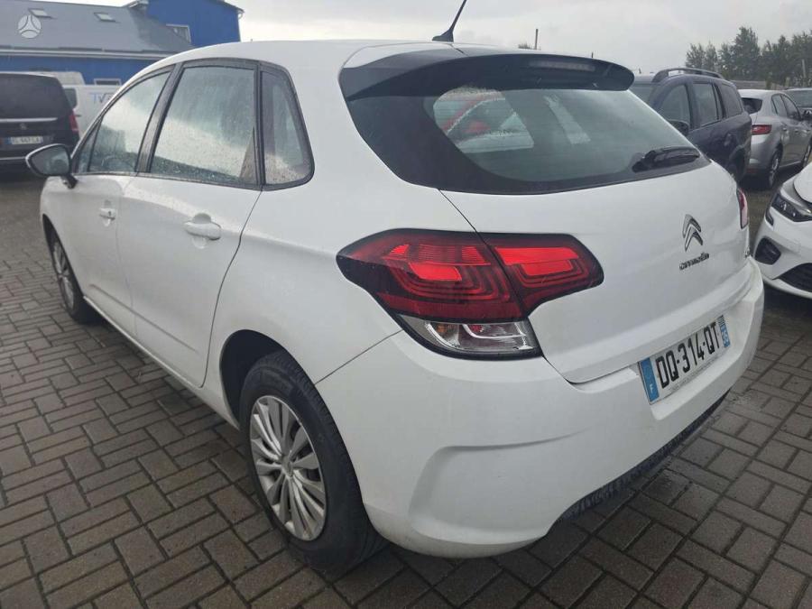 Balts Citroen C4 2015 Tauragė, ar dzinēja tilpumu 1.56 L un nobraukumu 320 tūkst. km par 2700 €, foto 4 vietnē AUTOMOTO.COM.LV