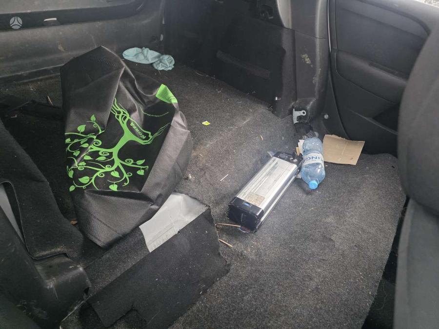 Balts Citroen C4 2015 Tauragė, ar dzinēja tilpumu 1.56 L un nobraukumu 320 tūkst. km par 2700 €, foto 7 vietnē AUTOMOTO.COM.LV