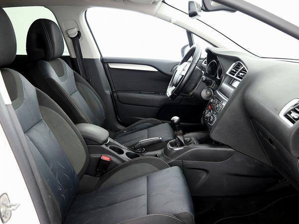 Balts Citroen C4 2015 Tallina, ar dzinēja tilpumu 1.60 L un nobraukumu 369 tūkst. km par 1999 €, foto 6 vietnē AUTOMOTO.COM.LV