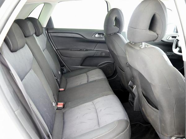 Balts Citroen C4 2015 Tallina, ar dzinēja tilpumu 1.60 L un nobraukumu 369 tūkst. km par 1999 €, foto 7 vietnē AUTOMOTO.COM.LV