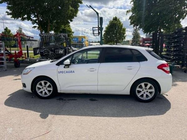 White Citroen C4 2015 in Panevezys, with an engine capacity of 1.56 L and mileage of 369 thousand km for 2800 €, photo 3 on AUTOMOTO.COM.LV
