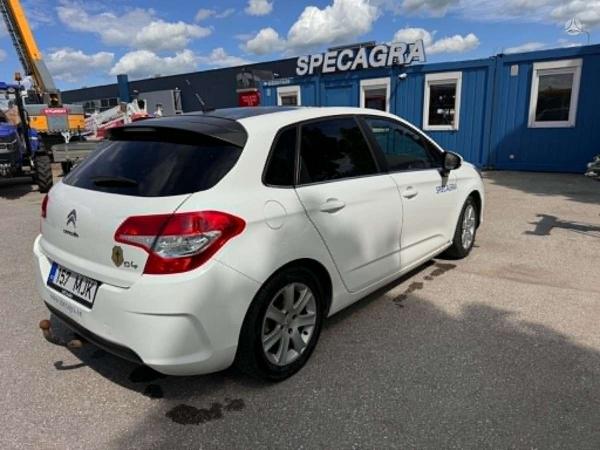 White Citroen C4 2015 in Panevezys, with an engine capacity of 1.56 L and mileage of 369 thousand km for 2800 €, photo 5 on AUTOMOTO.COM.LV