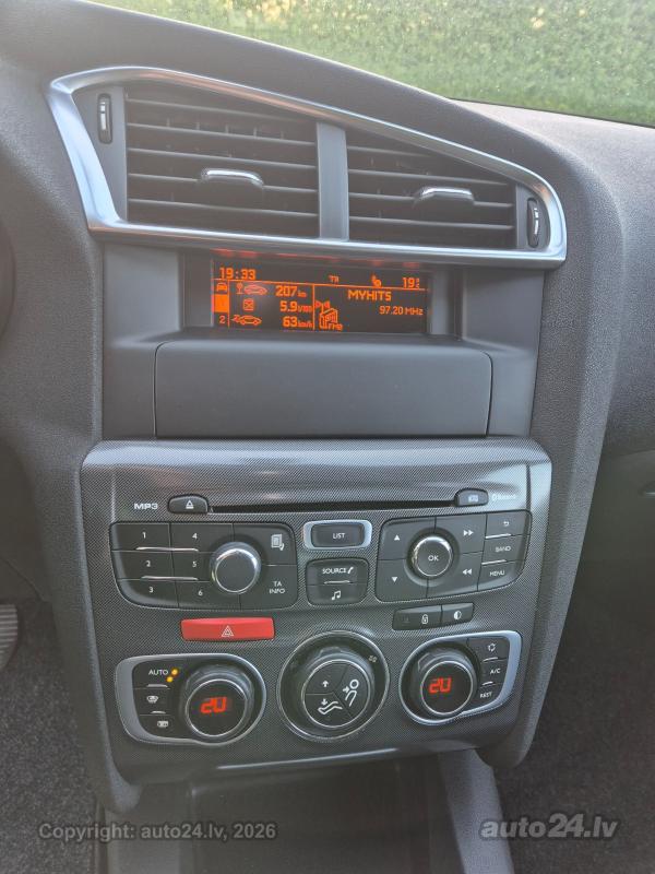 White Citroen C4 2015 in Tallinn, with an engine capacity of 1.60 L and mileage of 189 thousand km for 2550 €, photo 9 on AUTOMOTO.COM.LV