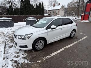 White Citroen C4 2016 in Riga, with an engine capacity of 1.20 L and mileage of 106 thousand km for 6100 €, photo  on AUTOMOTO.COM.LV