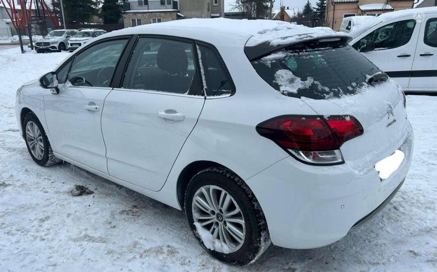 White Citroen C4 2016 in Taurage, with an engine capacity of 1.20 L and mileage of 156 thousand km for 3900 €, photo 4 on AUTOMOTO.COM.LV