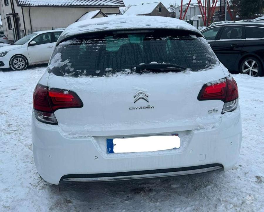 White Citroen C4 2016 in Taurage, with an engine capacity of 1.20 L and mileage of 156 thousand km for 3900 €, photo 6 on AUTOMOTO.COM.LV