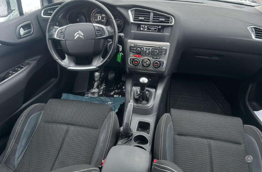 White Citroen C4 2016 in Taurage, with an engine capacity of 1.20 L and mileage of 156 thousand km for 3900 €, photo 7 on AUTOMOTO.COM.LV