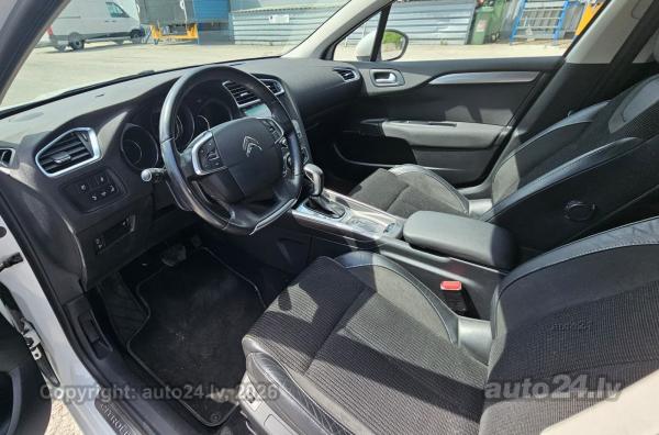White Citroen C4 2016 in Tallinn, with an engine capacity of 1.20 L and mileage of 119 thousand km for 7000 €, photo 7 on AUTOMOTO.COM.LV