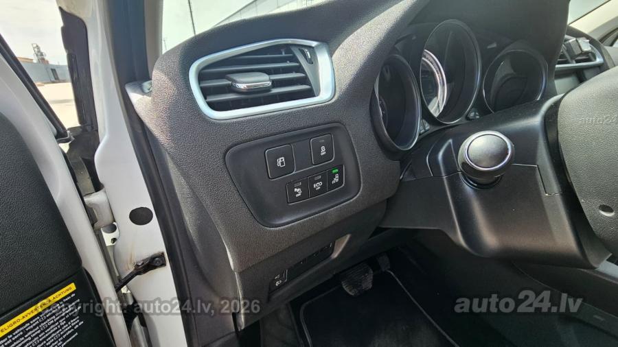 Balts Citroen C4 2016 Tallina, ar dzinēja tilpumu 1.20 L un nobraukumu 119 tūkst. km par 7000 €, foto 13 vietnē AUTOMOTO.COM.LV