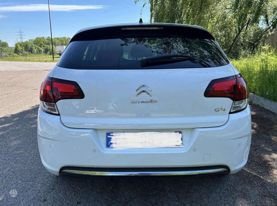 Balts Citroen C4 2016 Tauragė, ar dzinēja tilpumu 1.20 L un nobraukumu 165 tūkst. km par 3700 €, foto 8 vietnē AUTOMOTO.COM.LV