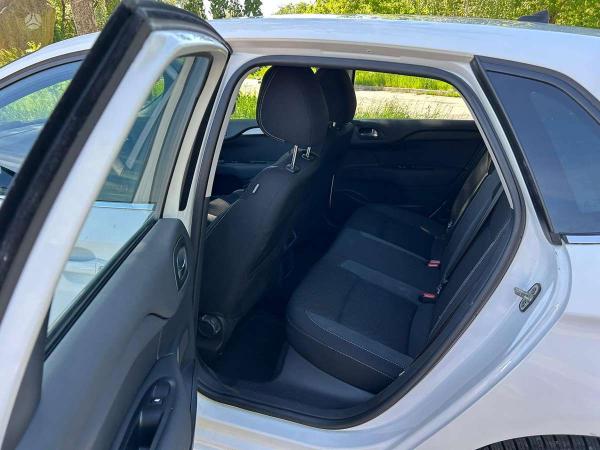 Balts Citroen C4 2016 Tauragė, ar dzinēja tilpumu 1.20 L un nobraukumu 165 tūkst. km par 3700 €, foto 10 vietnē AUTOMOTO.COM.LV
