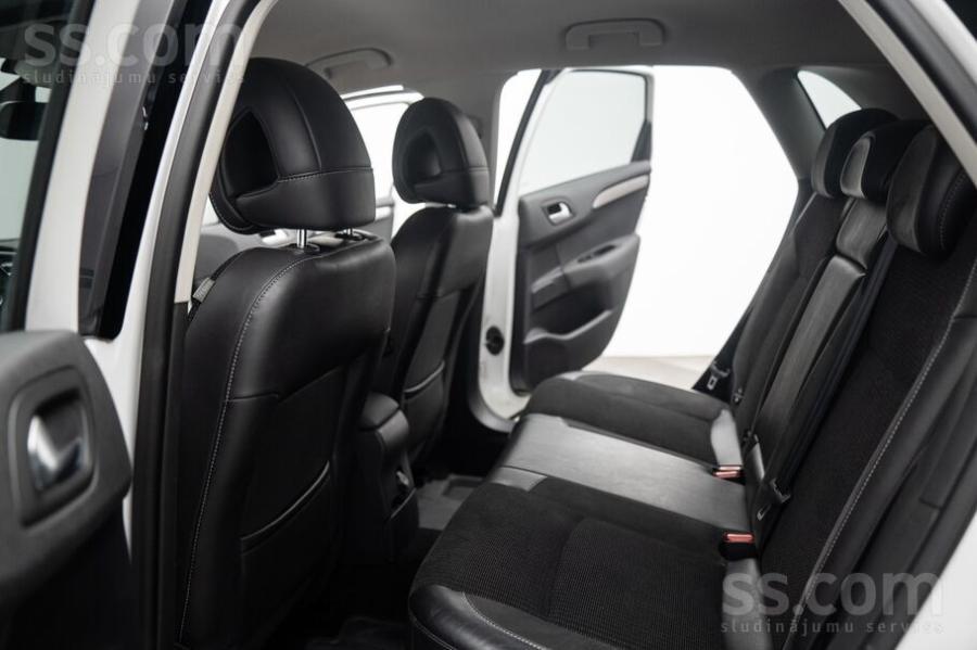 Balts Citroen C4 2016 Tallina, ar dzinēja tilpumu 1.20 L un nobraukumu 168 tūkst. km par 5499 €, foto 11 vietnē AUTOMOTO.COM.LV