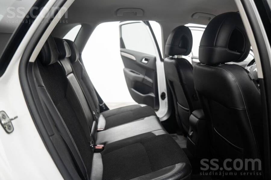 Balts Citroen C4 2016 Tallina, ar dzinēja tilpumu 1.20 L un nobraukumu 168 tūkst. km par 5499 €, foto 12 vietnē AUTOMOTO.COM.LV