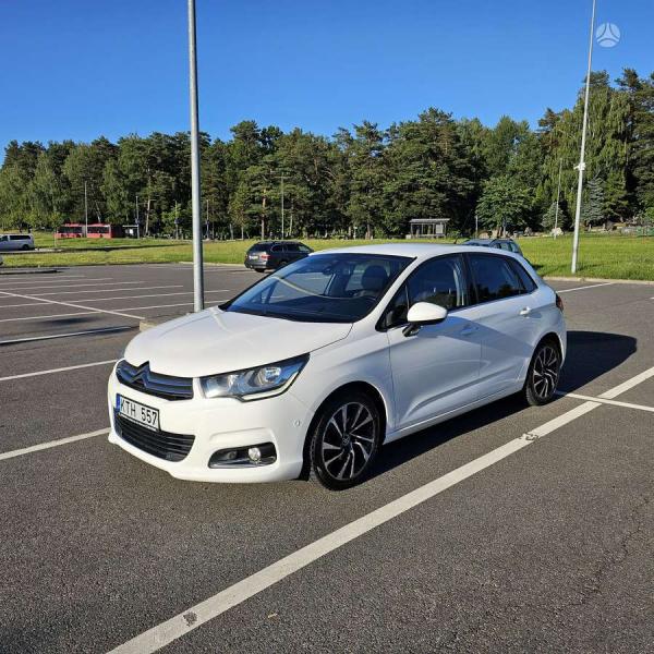 White Citroen C4 2016 in Vilnius, with an engine capacity of 1.56 L and mileage of 167 thousand km for 6650 €, photo 1 on AUTOMOTO.COM.LV