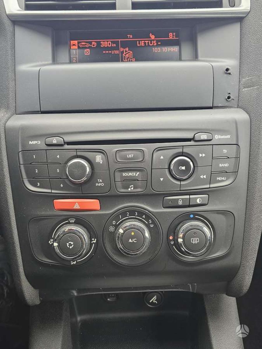 Balts Citroen C4 2016 Tauragė, ar dzinēja tilpumu 1.56 L un nobraukumu 231 tūkst. km par 2500 €, foto 12 vietnē AUTOMOTO.COM.LV