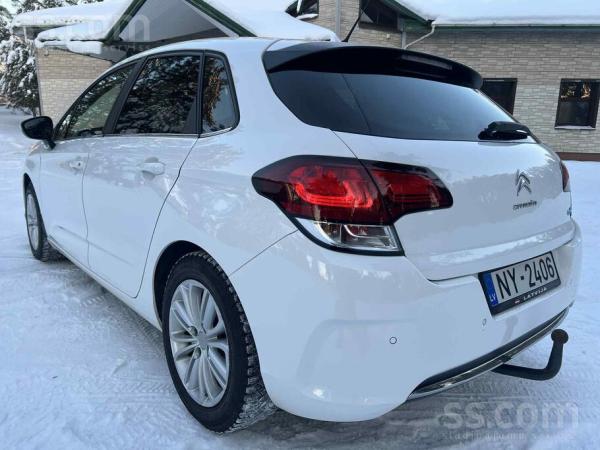 White Citroen C4 2017 in Daugavpils, with an engine capacity of 1.60 L and mileage of 265 thousand km for 7100 €, photo 4 on AUTOMOTO.COM.LV