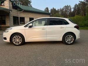 White Citroen C4 2017 in Daugavpils, with an engine capacity of 1.60 L and mileage of 253 thousand km for 6200 €, photo 3 on AUTOMOTO.COM.LV