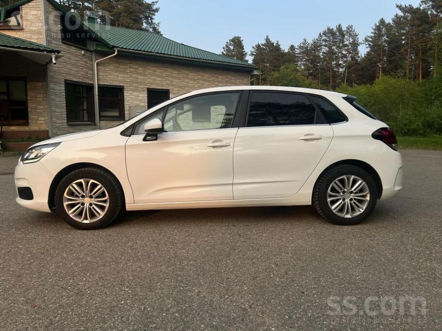 White Citroen C4 2017 in Daugavpils, with an engine capacity of 1.60 L and mileage of 253 thousand km for 6200 €, photo 3 on AUTOMOTO.COM.LV