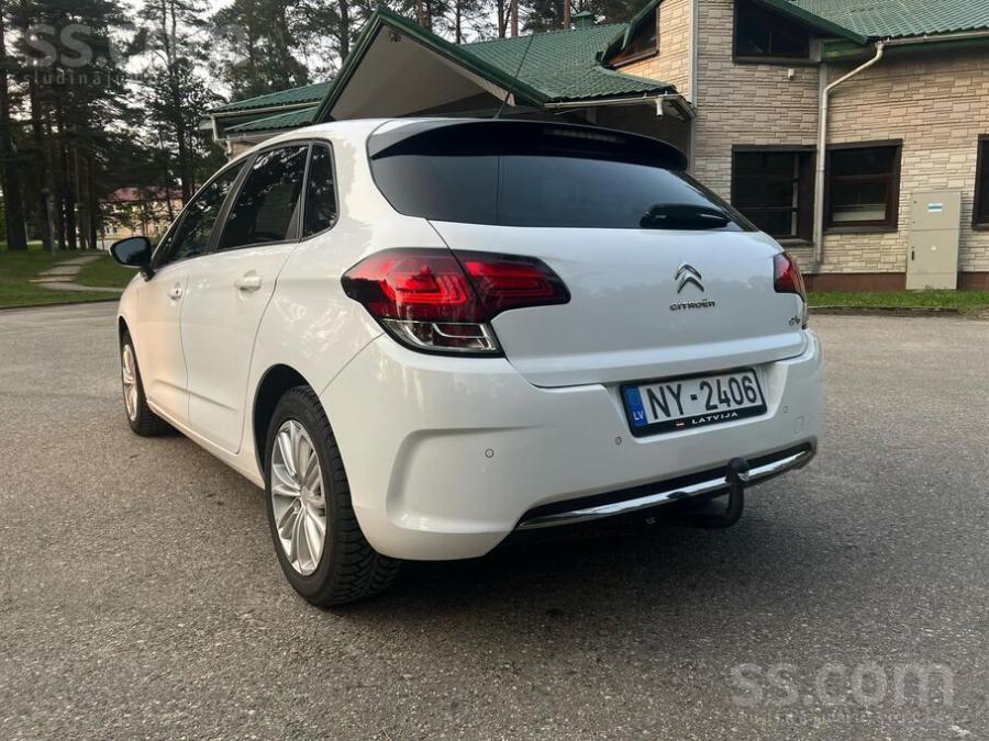 White Citroen C4 2017 in Daugavpils, with an engine capacity of 1.60 L and mileage of 253 thousand km for 6200 €, photo 4 on AUTOMOTO.COM.LV