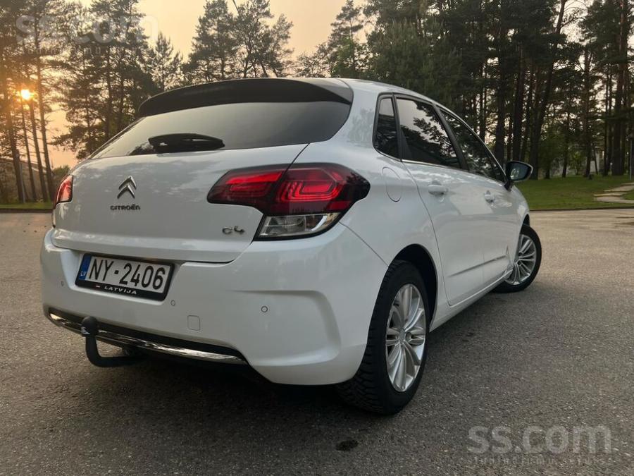 White Citroen C4 2017 in Daugavpils, with an engine capacity of 1.60 L and mileage of 253 thousand km for 6200 €, photo 6 on AUTOMOTO.COM.LV