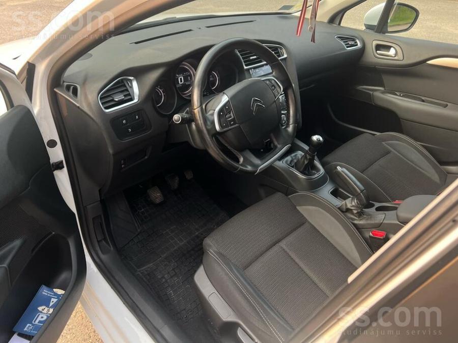 White Citroen C4 2017 in Daugavpils, with an engine capacity of 1.60 L and mileage of 253 thousand km for 6200 €, photo 14 on AUTOMOTO.COM.LV