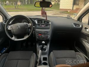 White Citroen C4 2017 in Daugavpils, with an engine capacity of 1.60 L and mileage of 253 thousand km for 6200 €, photo 15 on AUTOMOTO.COM.LV